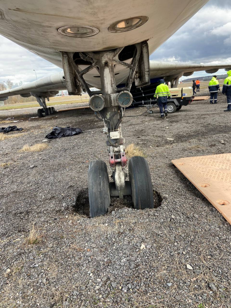 Removal of aircraft - Isotrack